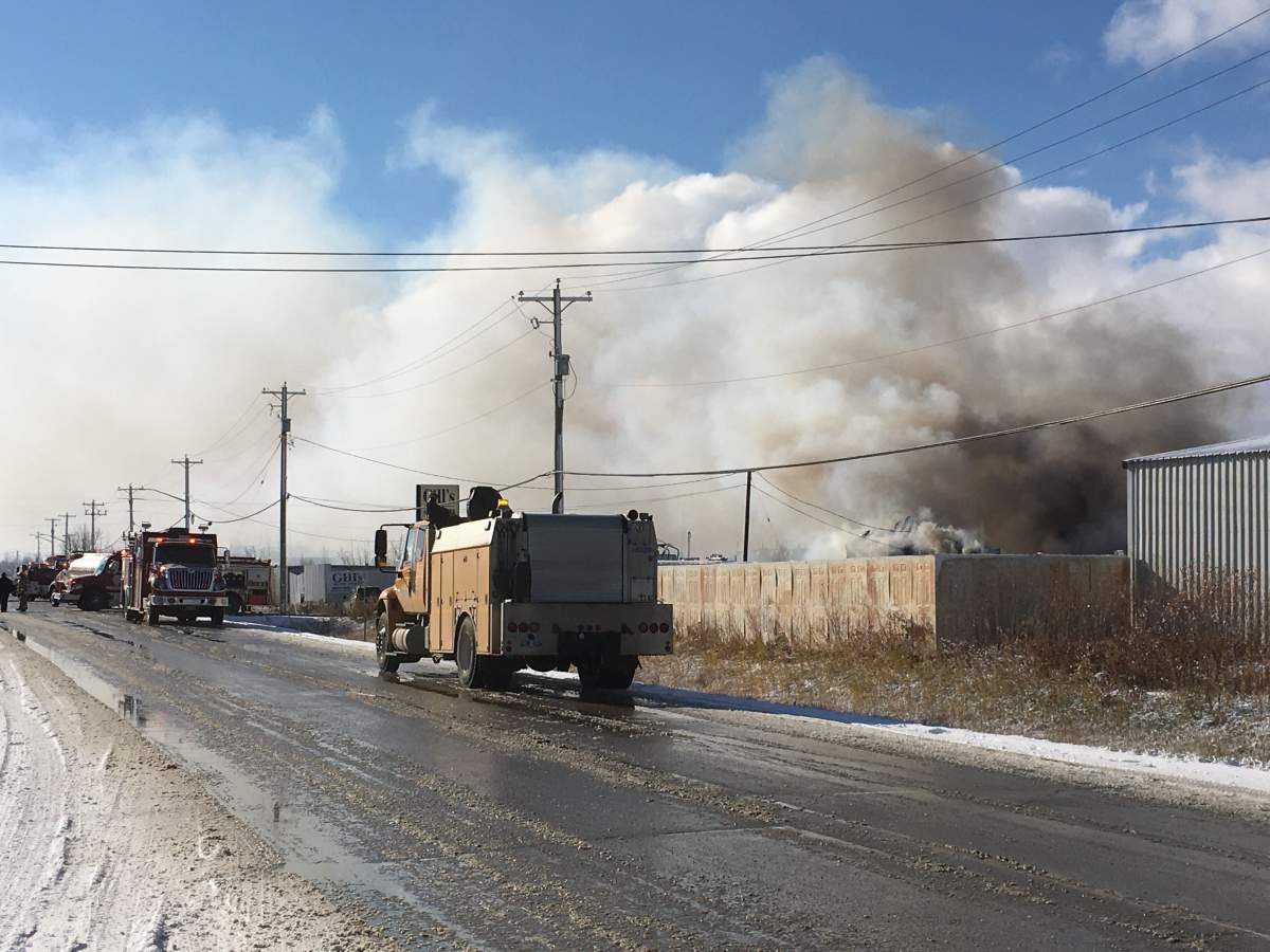 Crews battle fire at Transcona auto parts shop - Winnipeg | Globalnews.ca