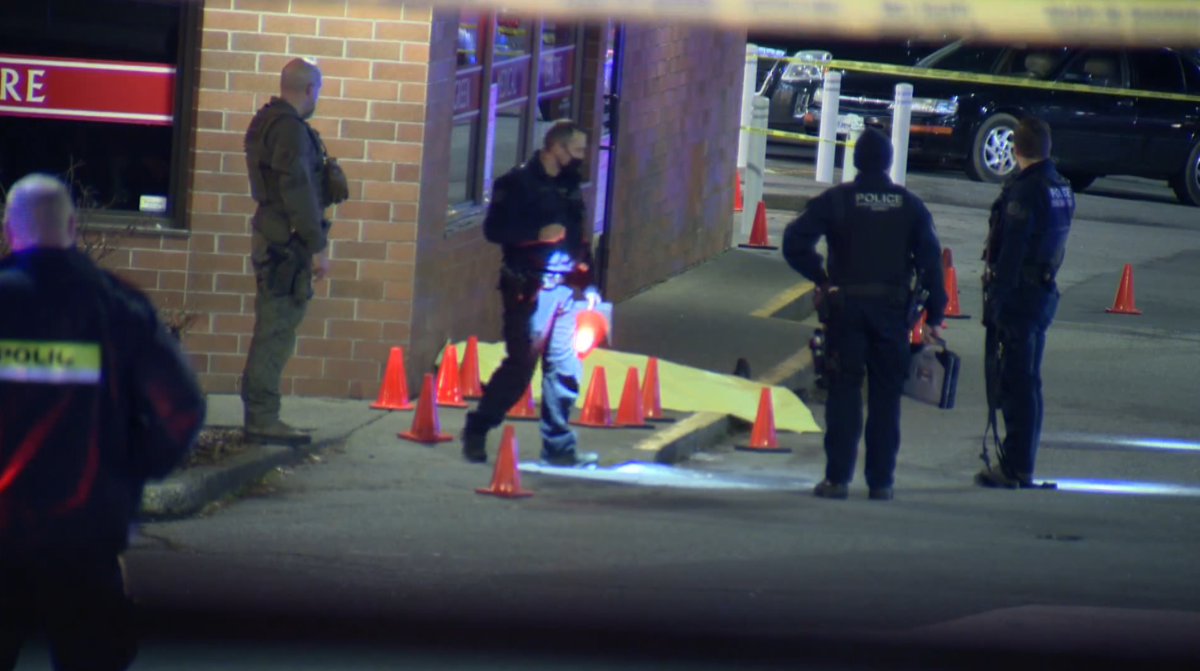 Victim identified in fatal shooting outside Surrey mall | Globalnews.ca