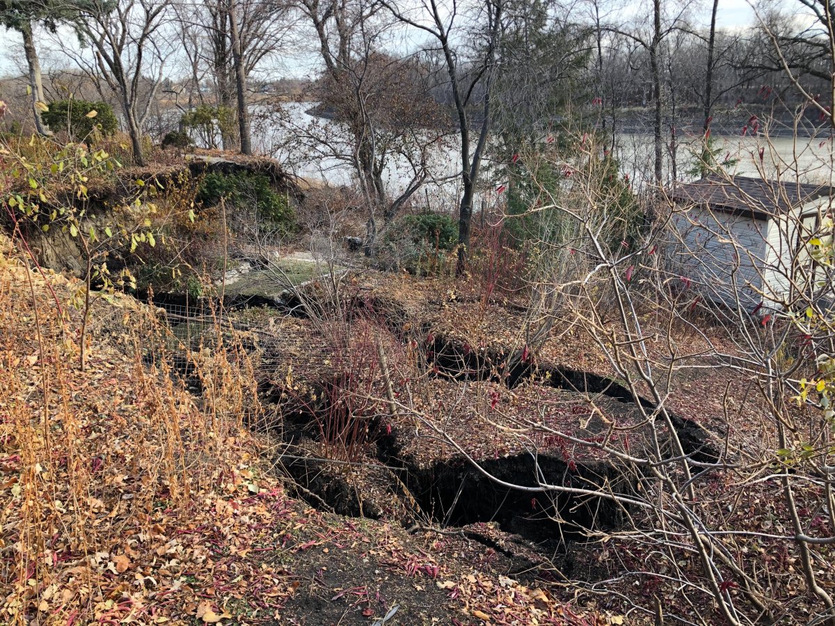 Massive riverbank collapse along McNulty Place shocks Winnipeg ...