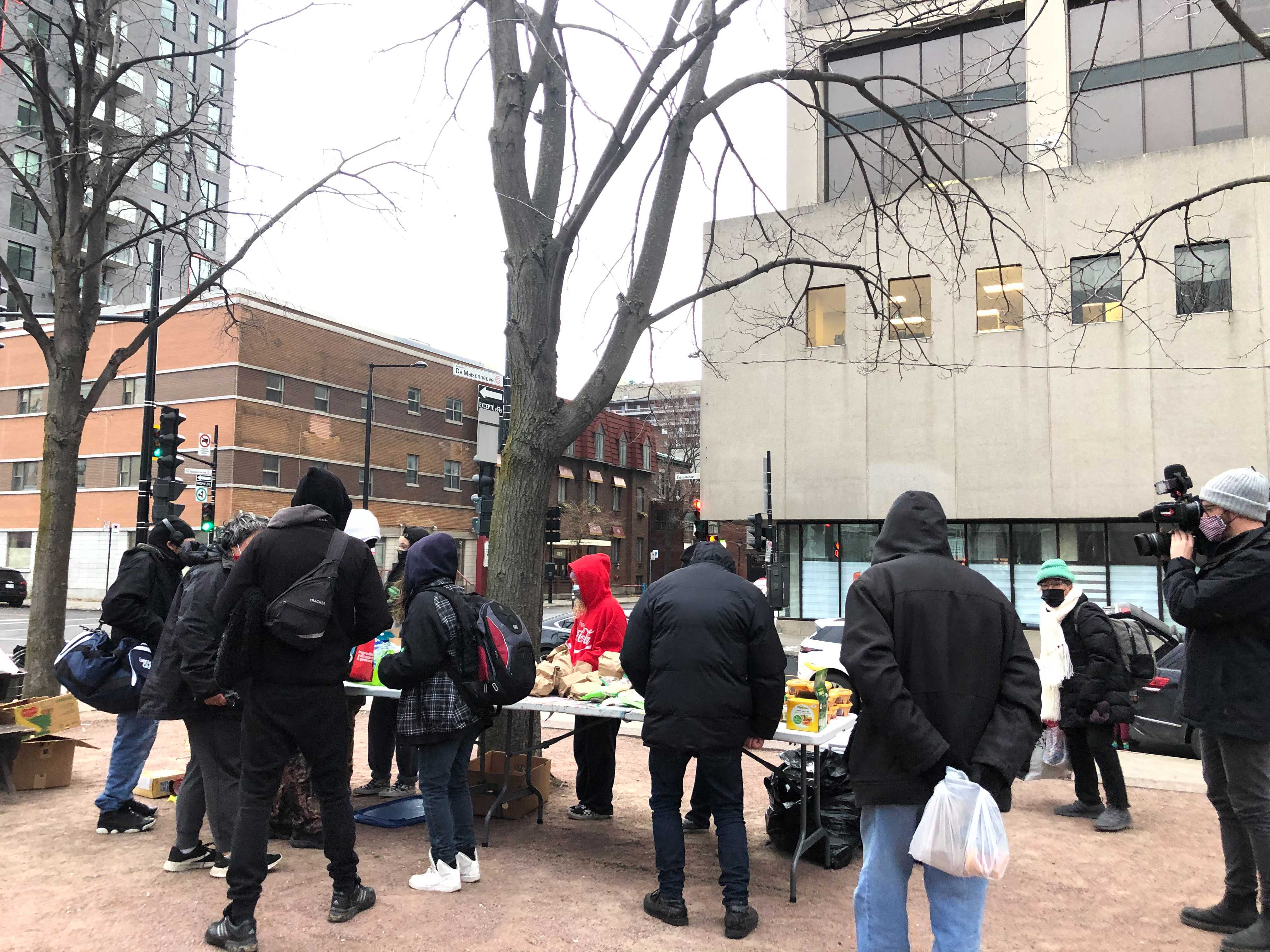 Montreal volunteers give out meals and care packages to the homeless ...