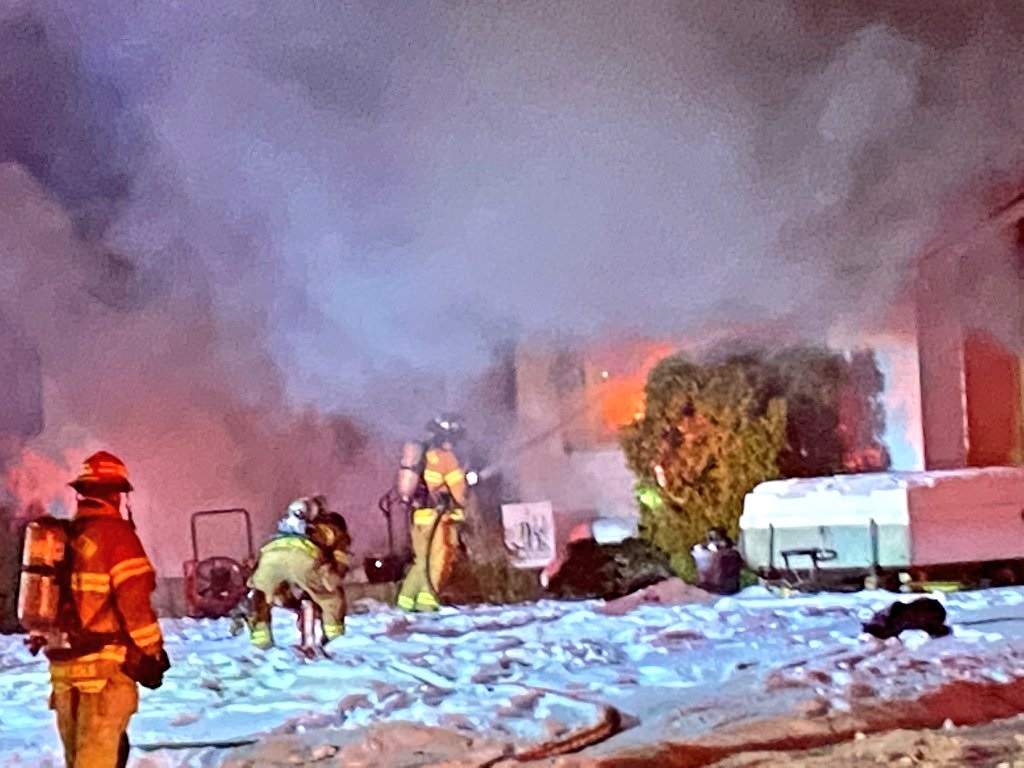 Firefighters battle house blaze in east Edmonton - Edmonton | Globalnews.ca