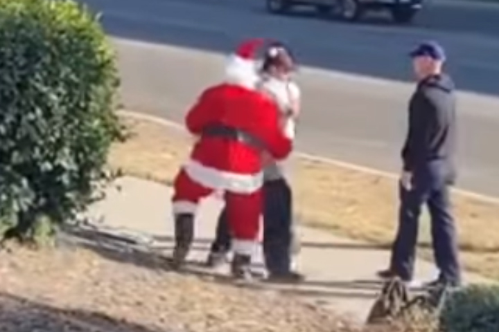 ‘Get him, Santa!’ Undercover Claus, elf help nab car theft suspects ...