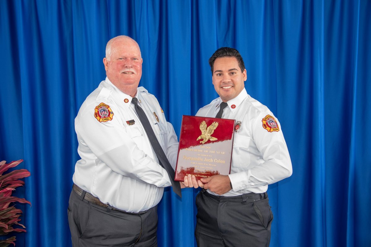 Florida ‘Paramedic of the Year’ charged in theft of COVID-19 vaccines ...