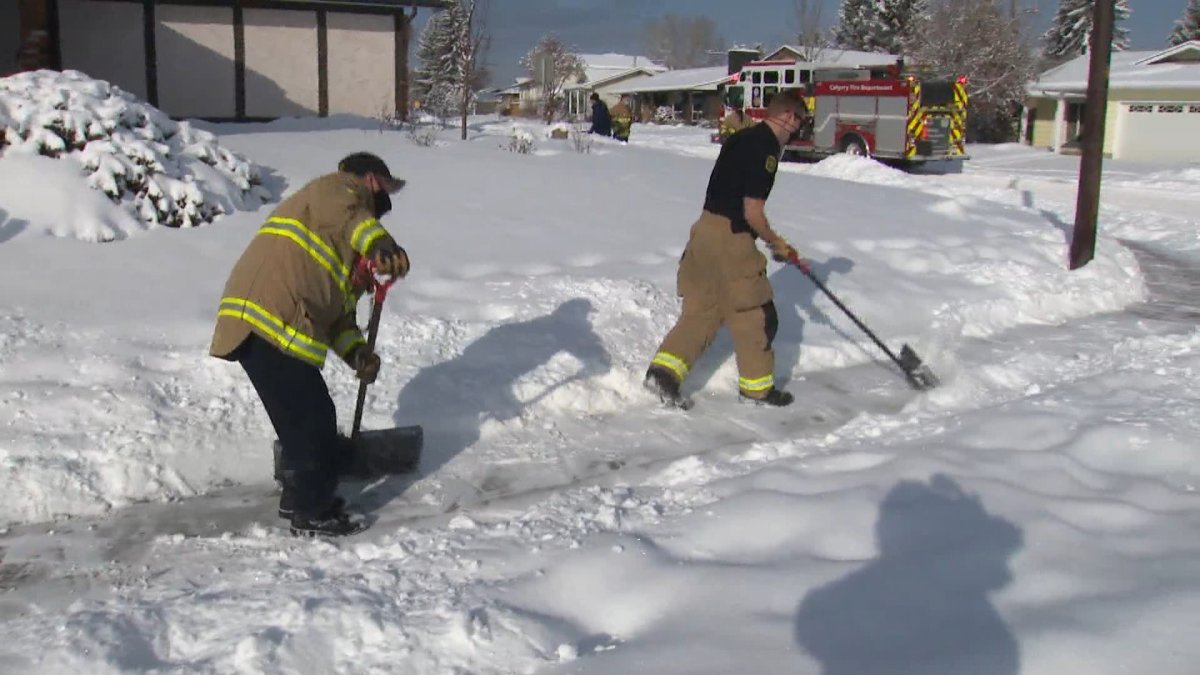 Calgary police report more than 100 collisions following snowfall ...