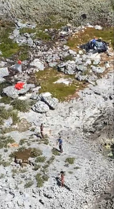 3 castaways rescued after 33 days stranded on deserted tropical island ...