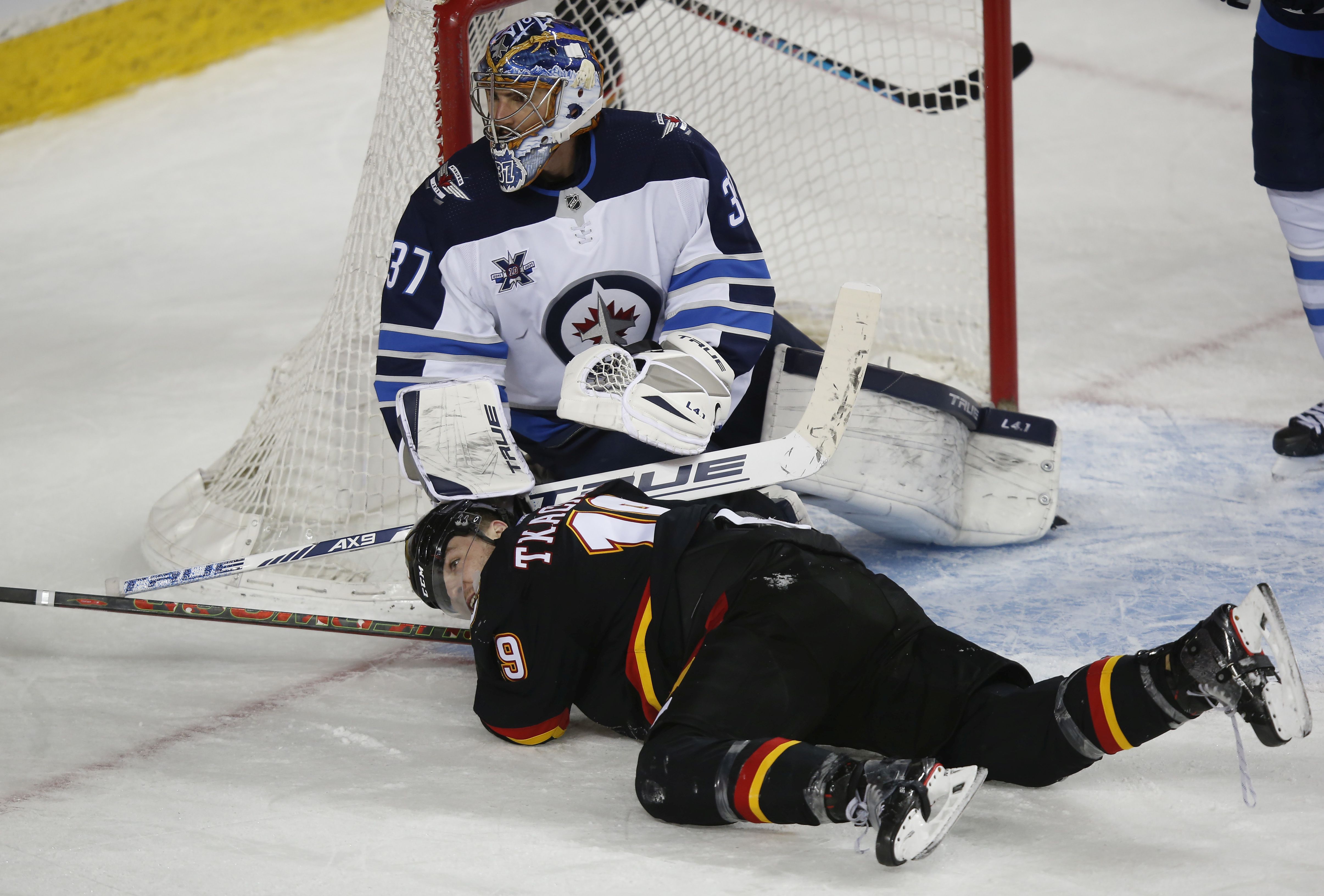 Calgary Flames lose fourth straight in 3-2 defeat to Winnipeg Jets ...