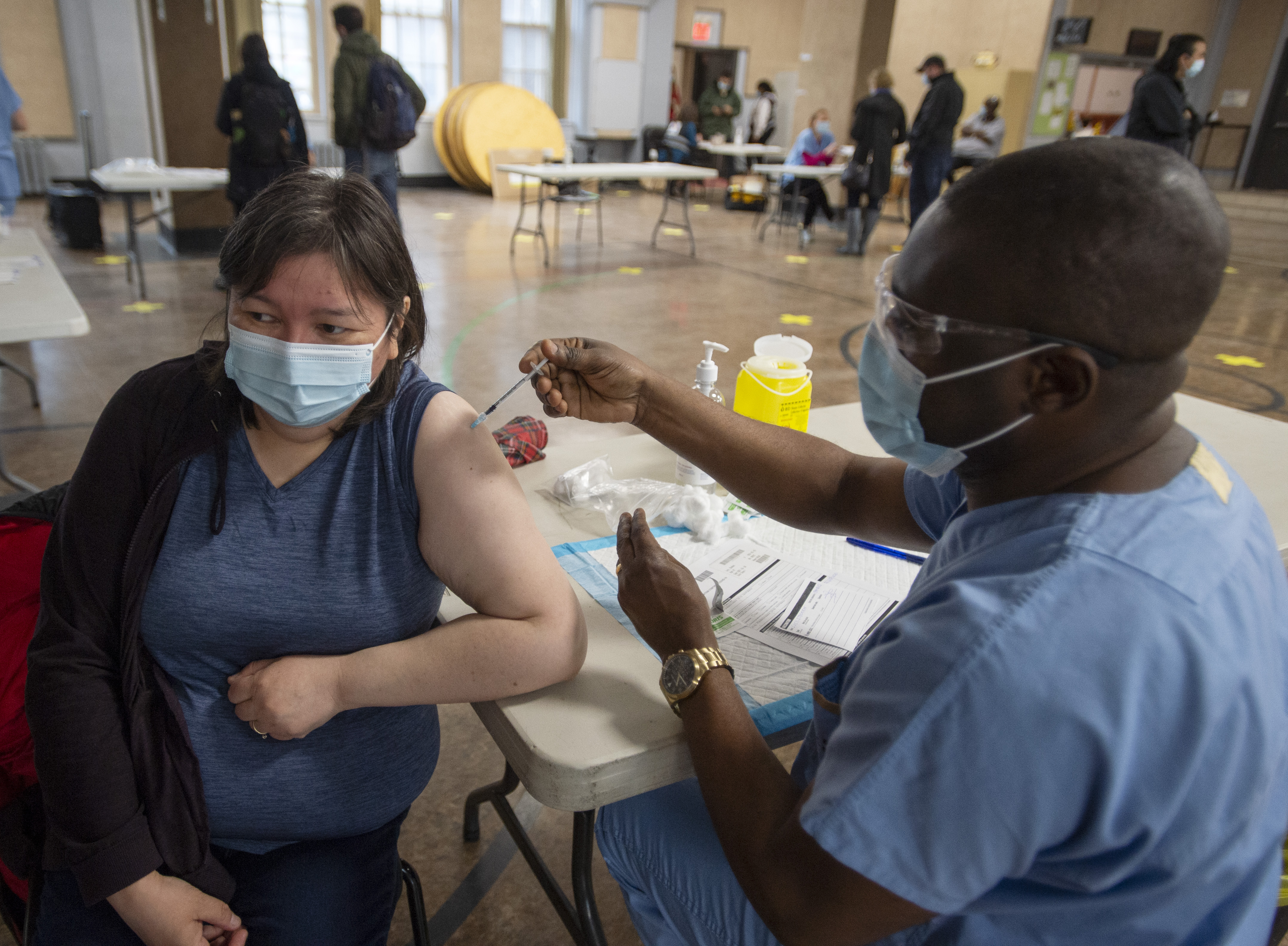 COVID-19: About 75,000 vaccine appointments booked in Quebec before 10 ...