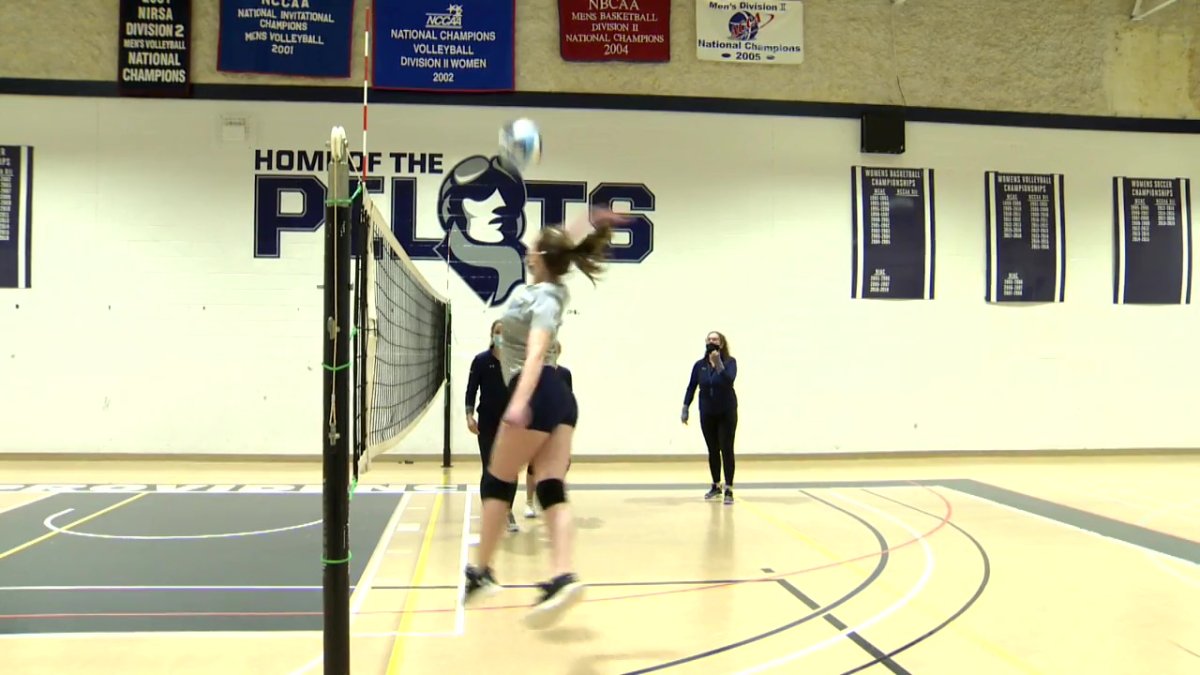 April 2021 Coach of the Month: Bonnie Loewen - Winnipeg | Globalnews.ca