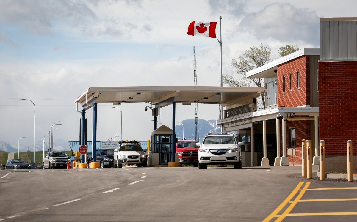 Albertans line up at U.S. border for COVID-19 vaccinations: ‘It feels ...
