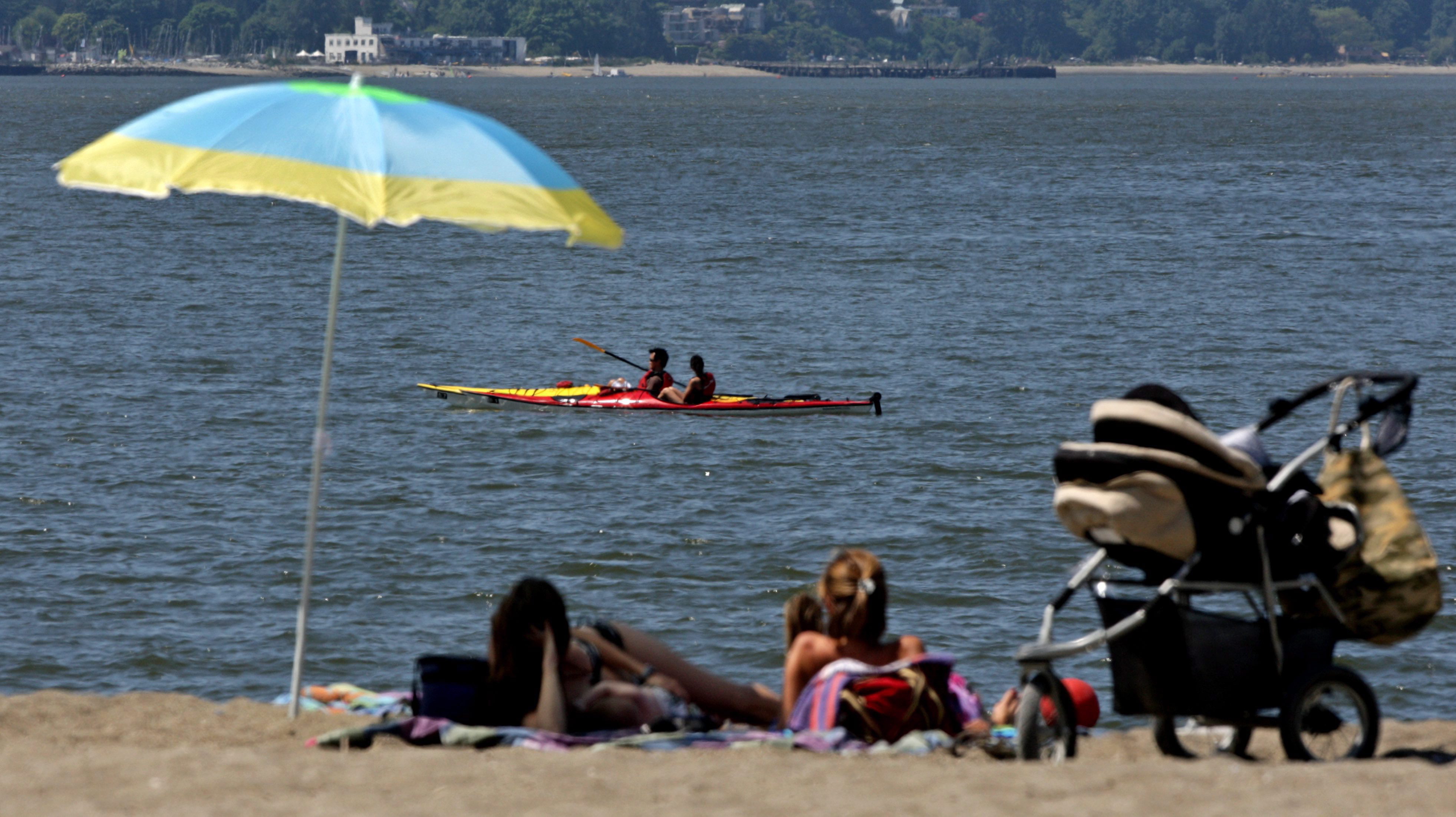 English Bay, 2 other Metro Vancouver beaches closed due to high E. coli levels | Globalnews.ca