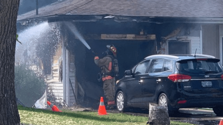 2 people sent to hospital after fire on Hamilton’s east Mountain ...