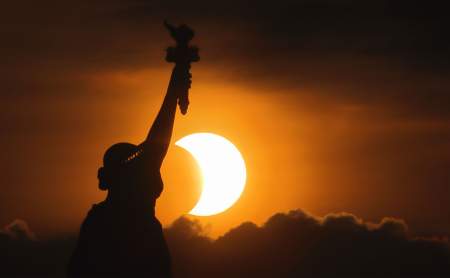 Stunning photos show solar eclipse as a ‘ring of fire’ over Canada ...
