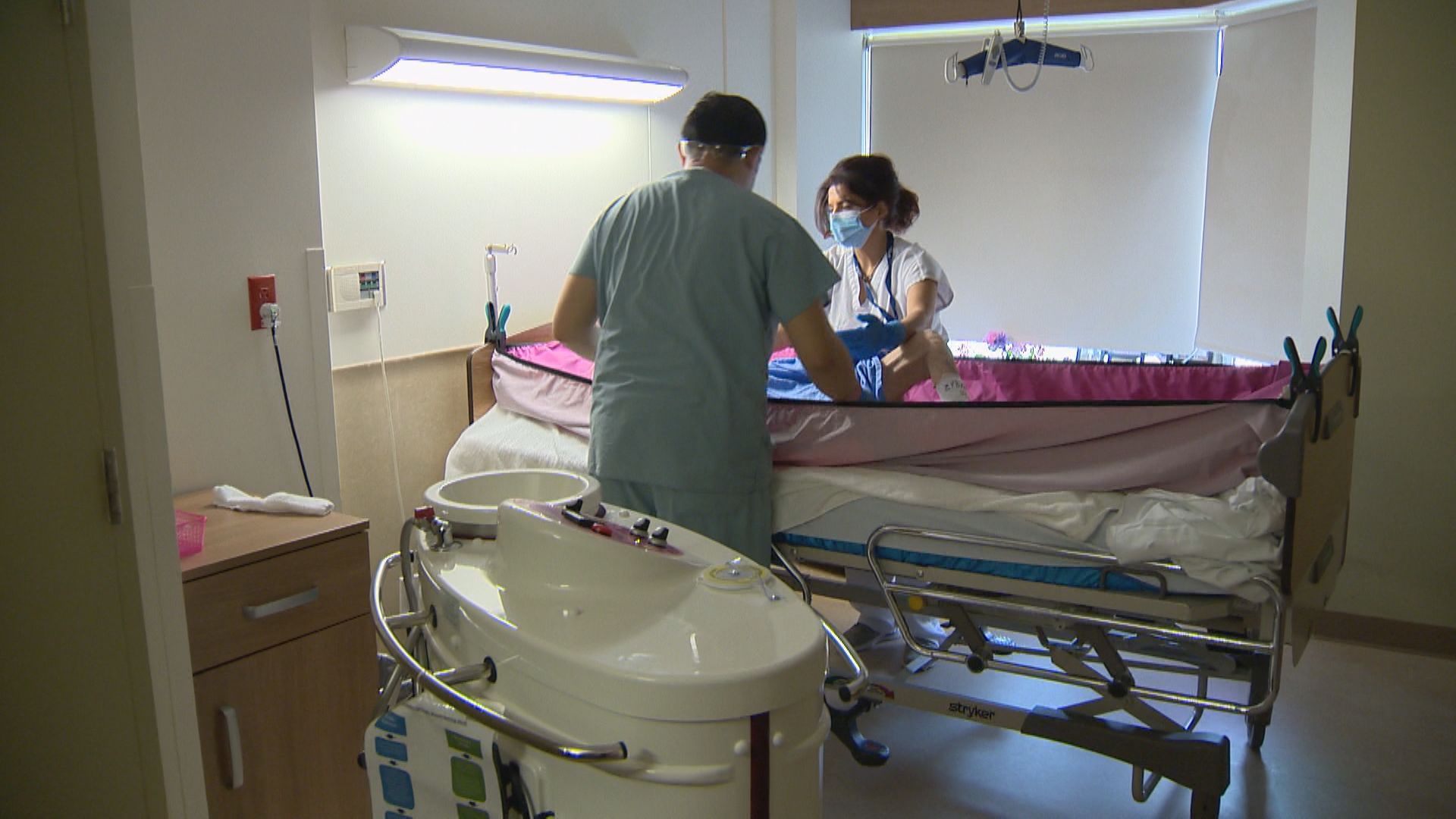 How mobile shower units are making life easier at a Montreal long-term ...