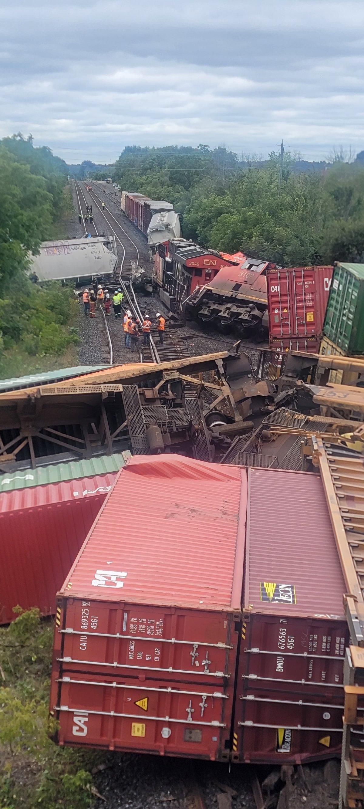 Dramatic freight train derailment causes delays along Toronto-Montreal ...
