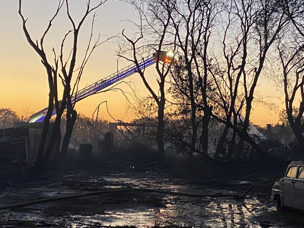 Point Douglas warehouse fire out, but hot spots remain: City - Winnipeg ...