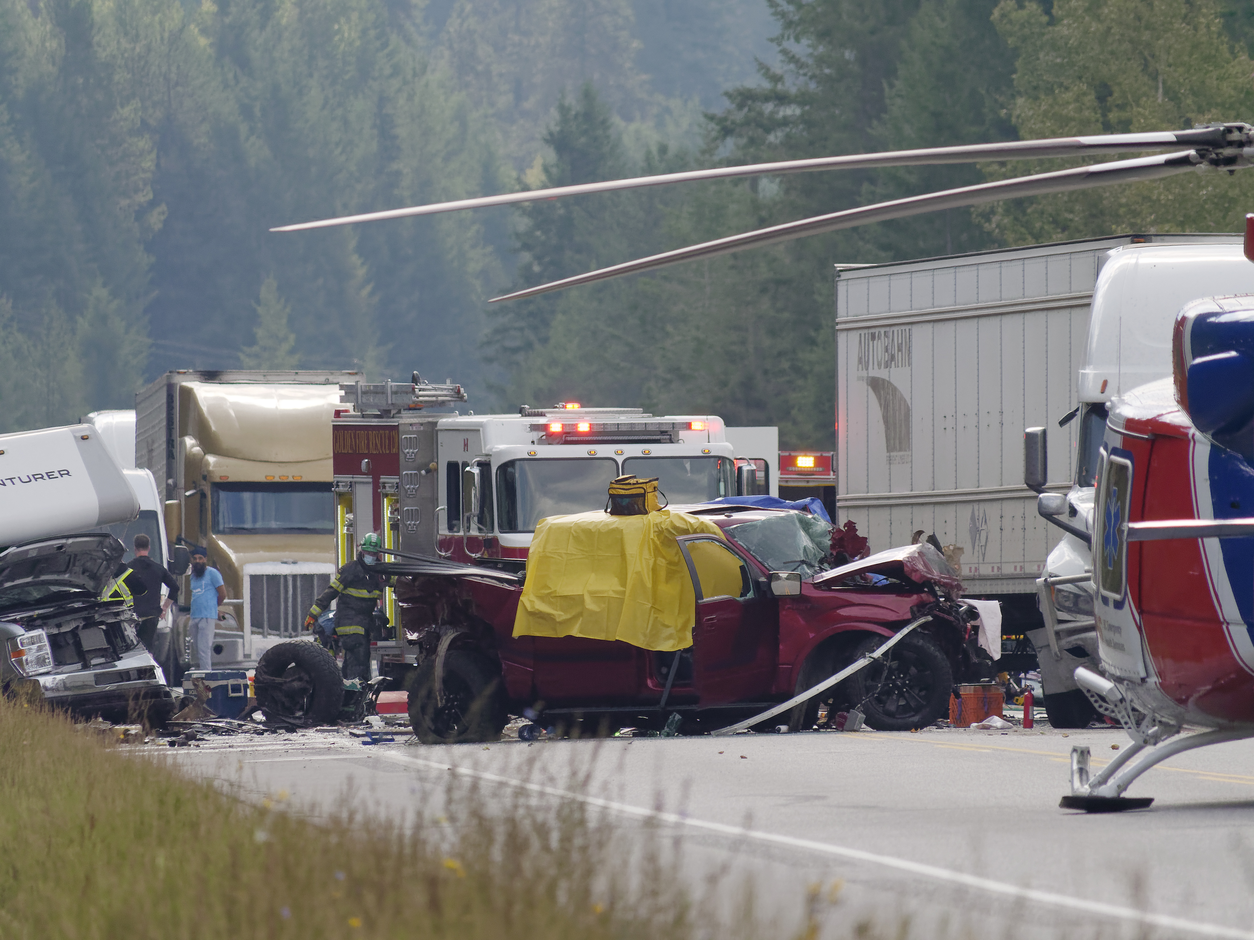 1 dead, 4 injured in multi-vehicle crash on Hwy. 1 between Golden and ...