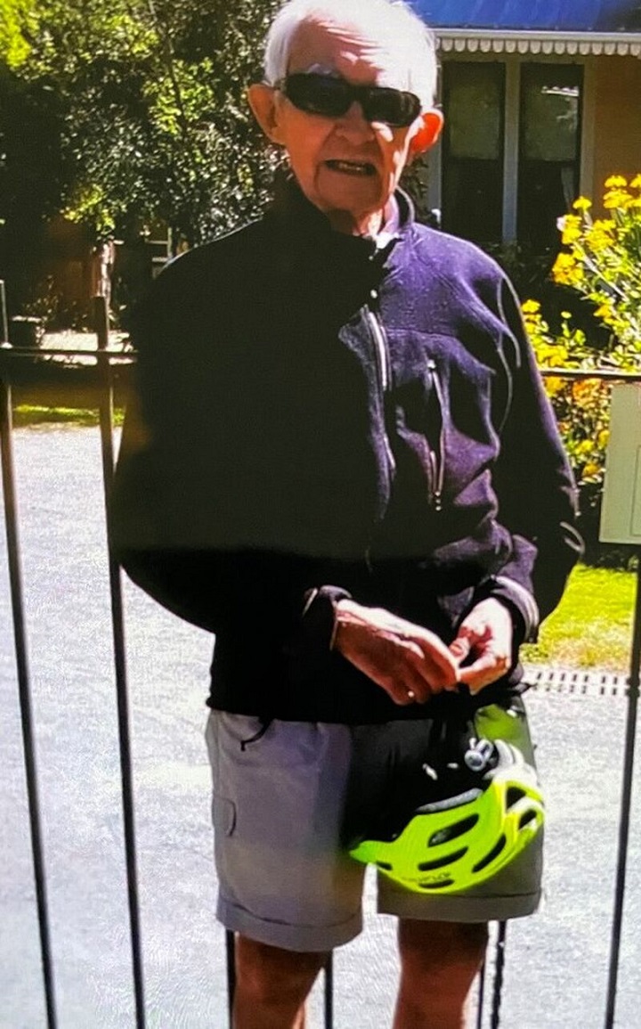 Toronto police search for missing sailor after empty boat found in ...