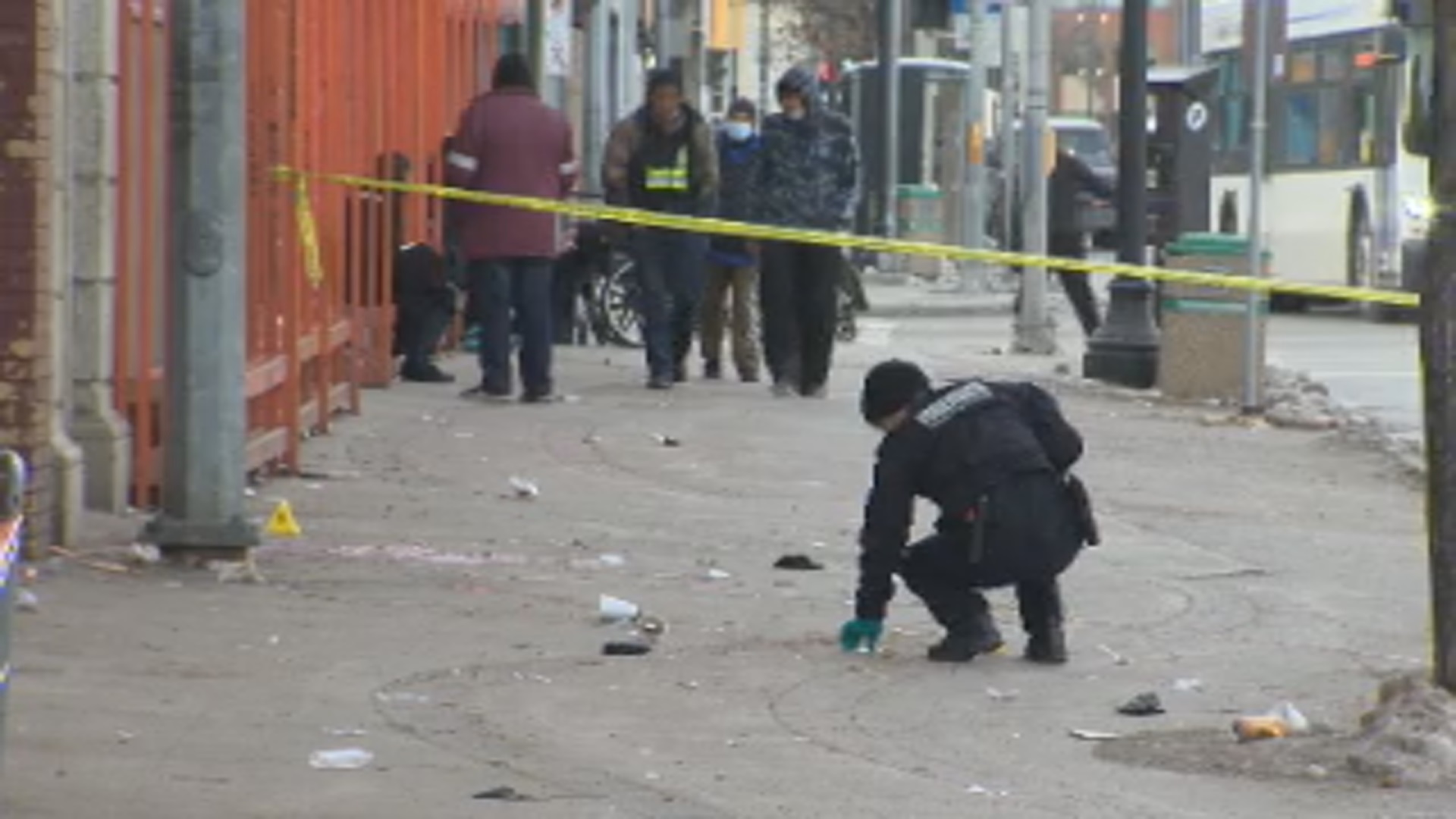 Man in critical condition after Main Street assault | Globalnews.ca