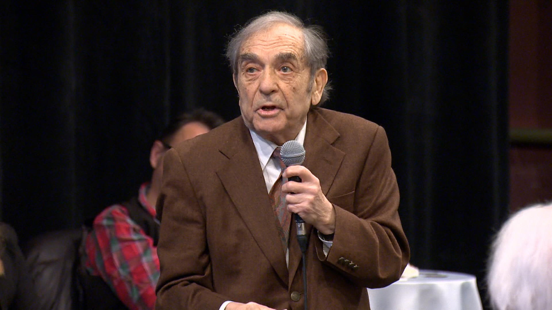 Saskatoon theatrical community mourns loss of actor, mentor Henry Woolf ...