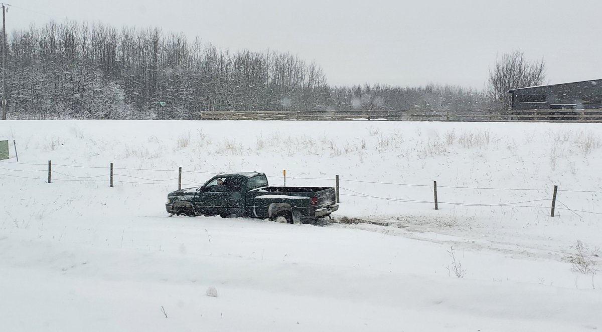 Snowy roads in the Edmonton region, RCMP issue tow ban on QEII ...