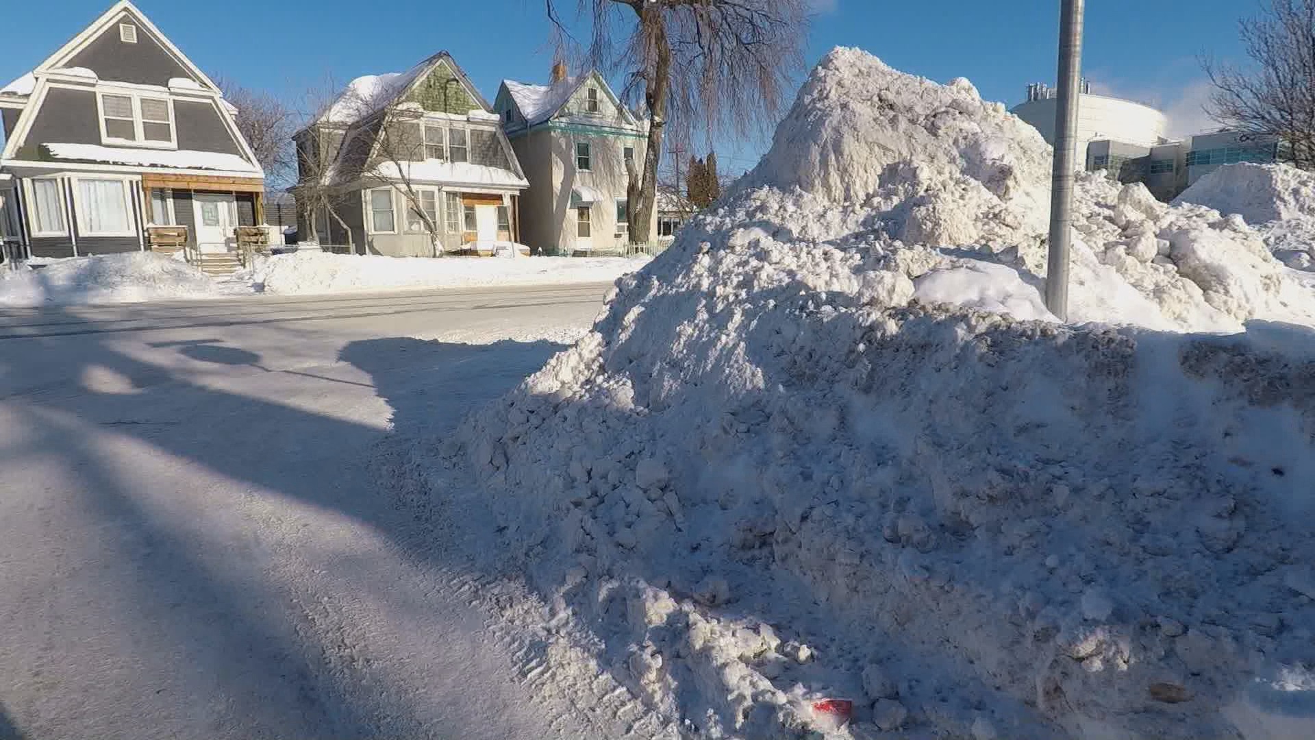 City preaching patience, clearing of massive Winnipeg snow piles ...