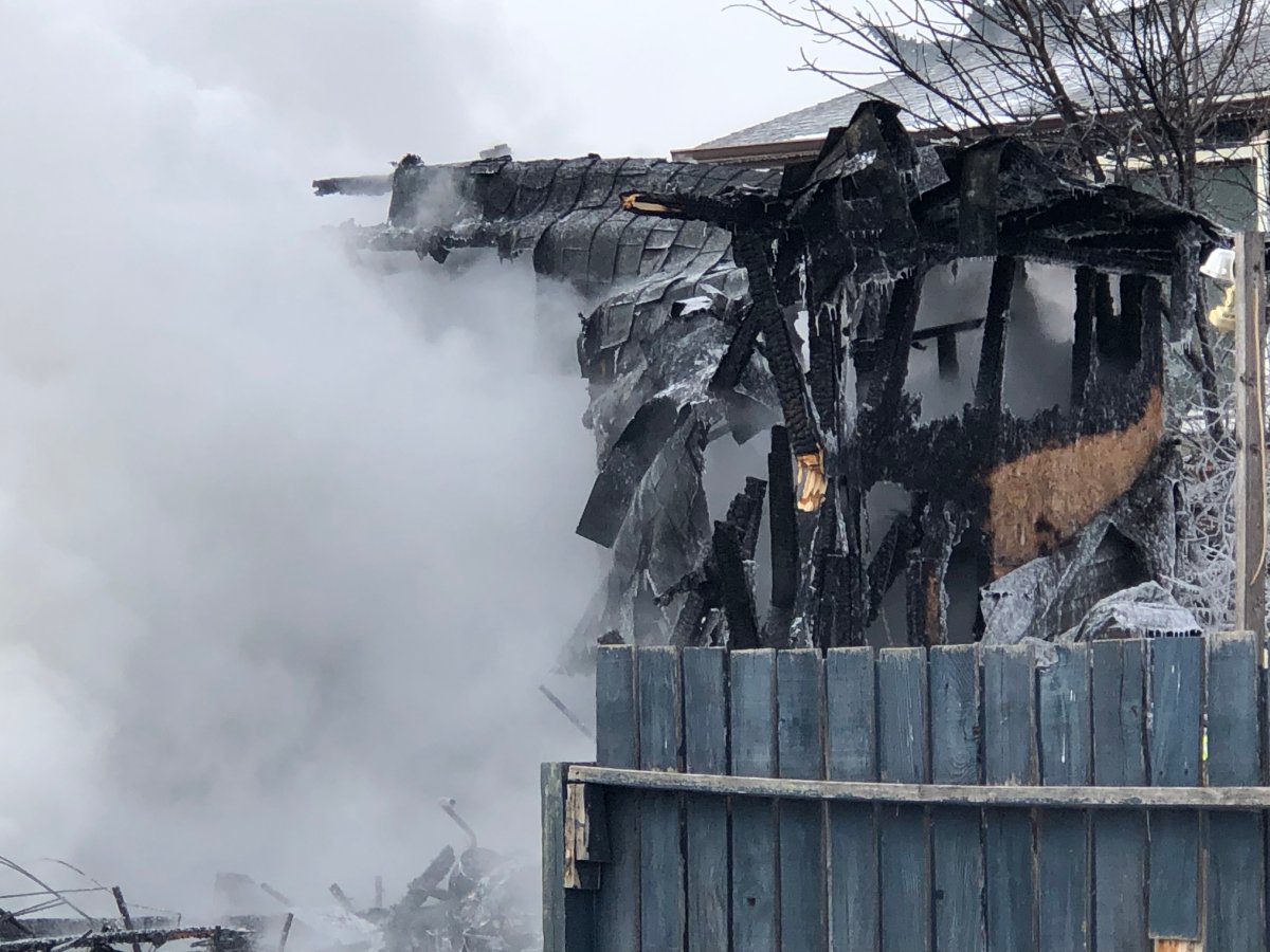 Calgary firefighters contain Taradale garage fire - Calgary | Globalnews.ca