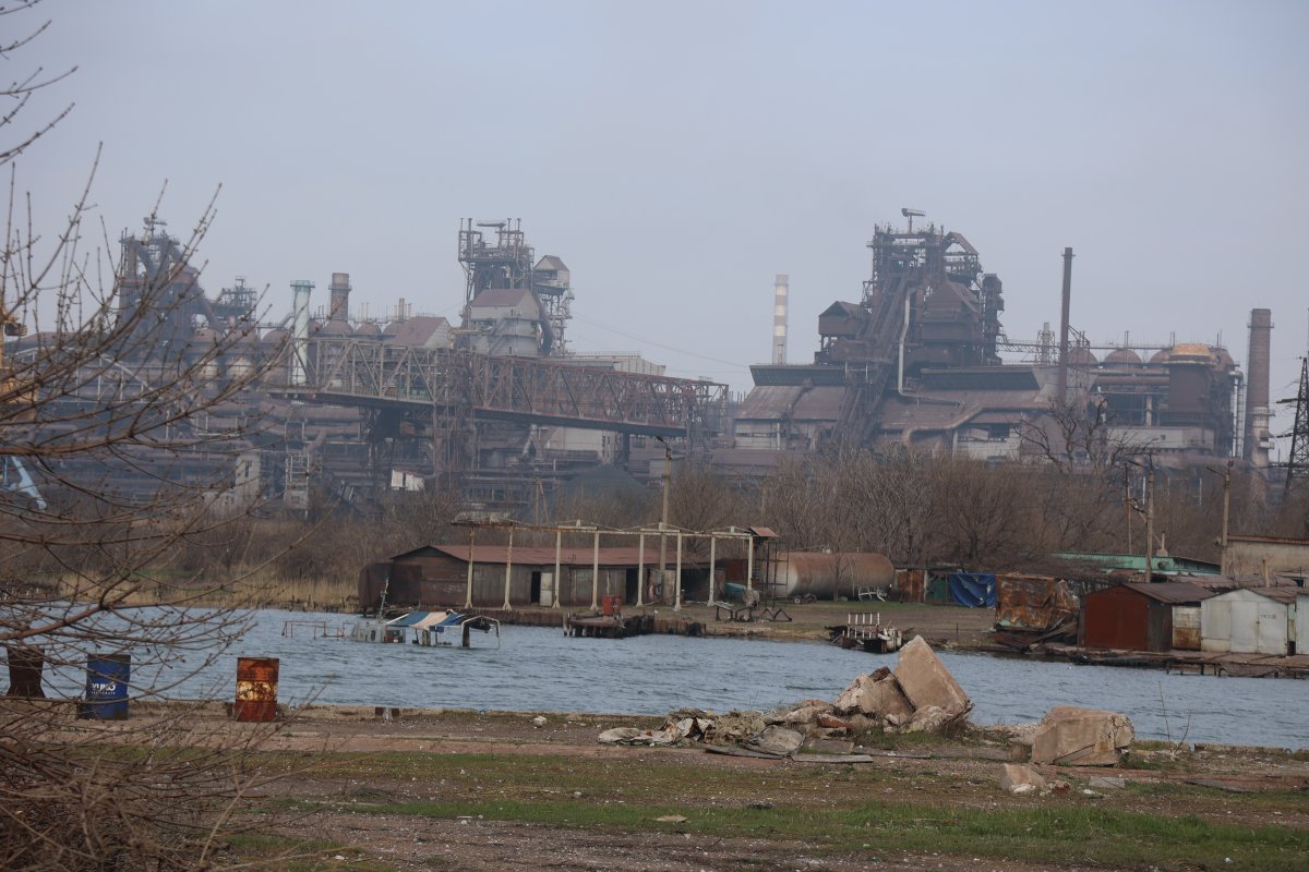 Ukraine hangs on to Mariupol’s steel mill despite Russian advance. Why ...