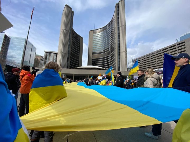Tractor leads hundreds through downtown Toronto in Ukraine solidarity ...