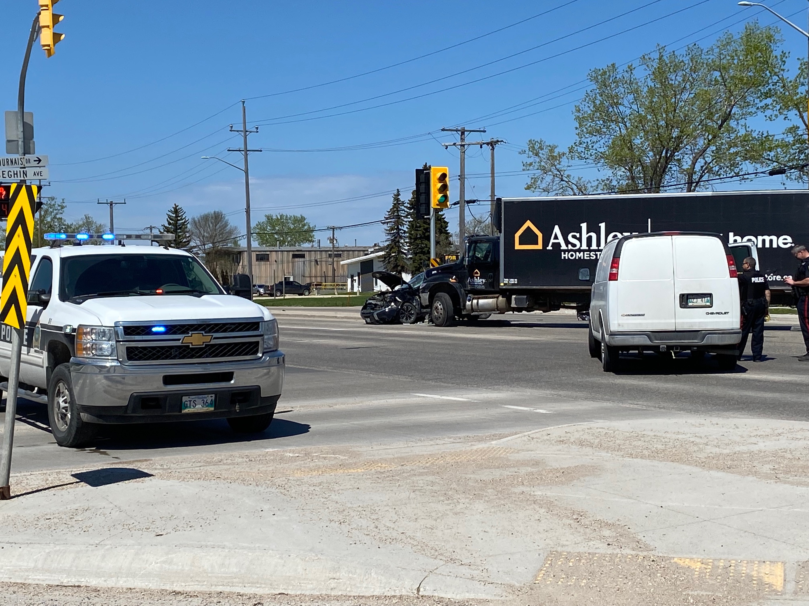 Winnipeg police investigate fatal crash on Dugald Road on Friday ...