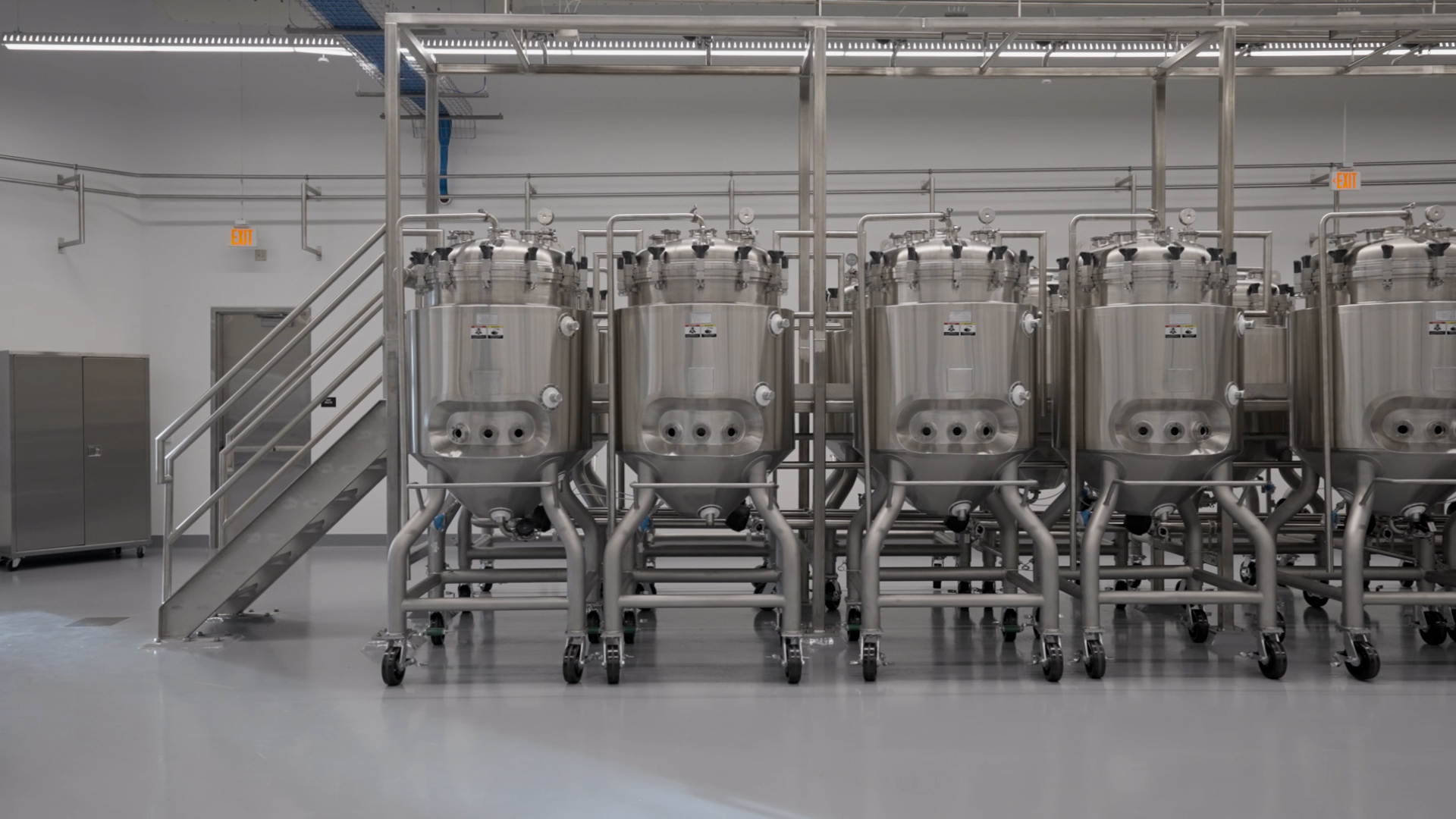 Food supply chains are in crisis. Could these futuristic farms fix that ...