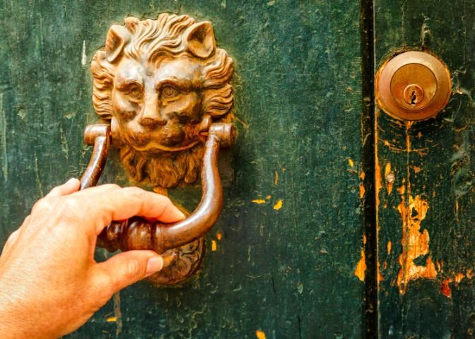 A Knock at the Door – Dinner Mystery - GlobalNews Events