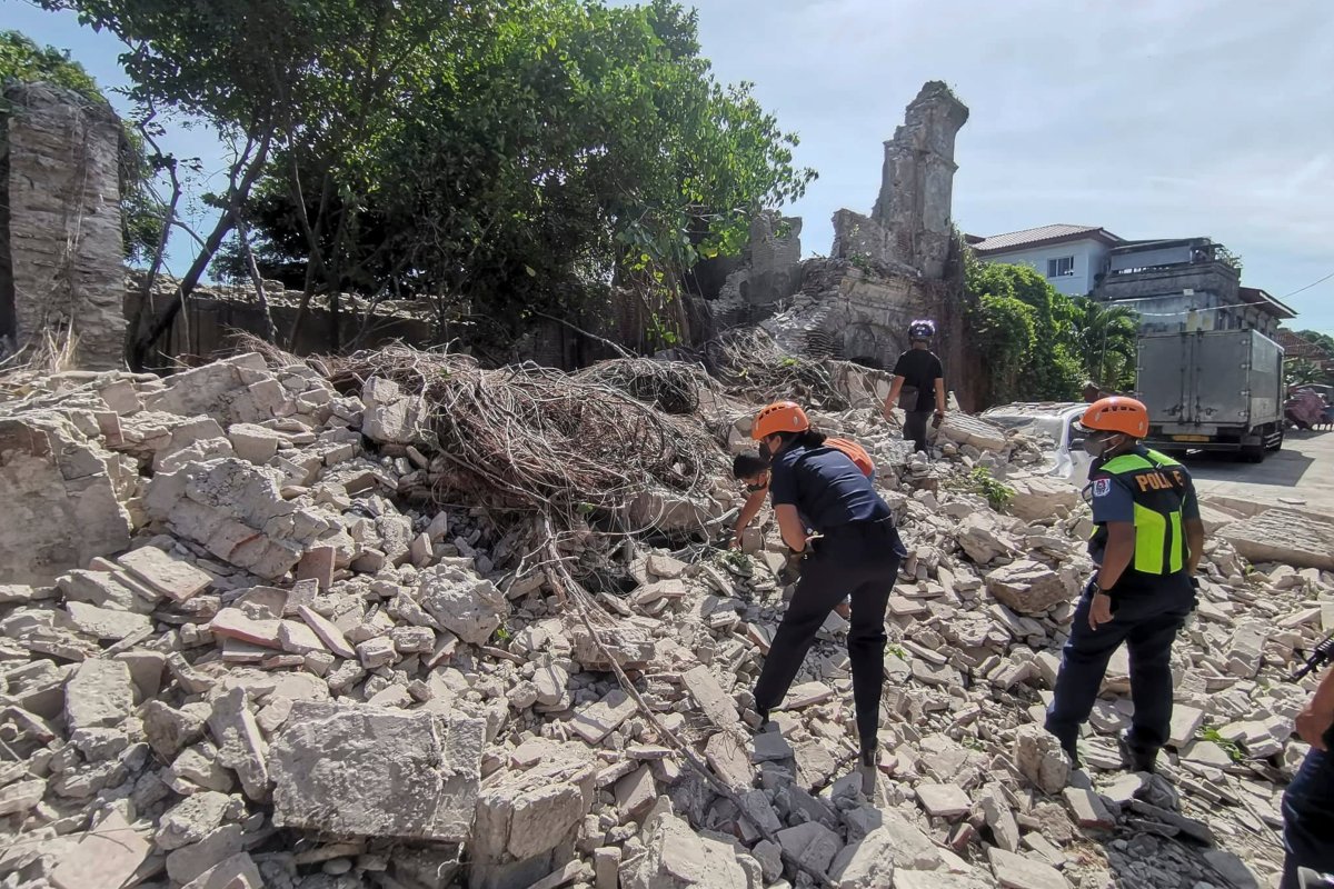 Philippines earthquake: At least 5 dead, dozens injured after ...