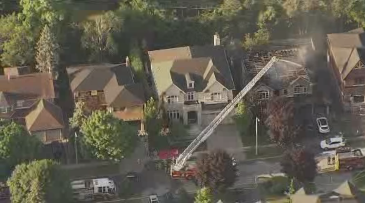 5 people escape after fire fully engulfs Richmond Hill home - Toronto ...