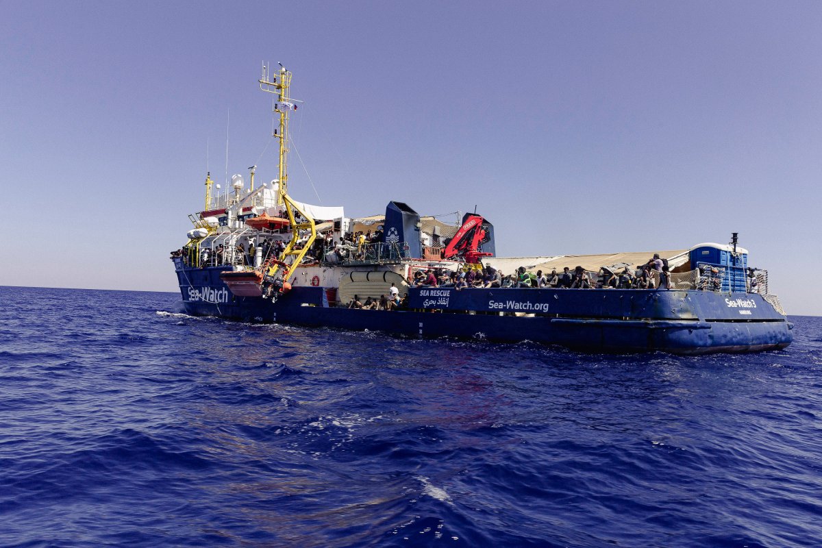5 dead, over 1,100 migrants rescued on ships adrift in the ...