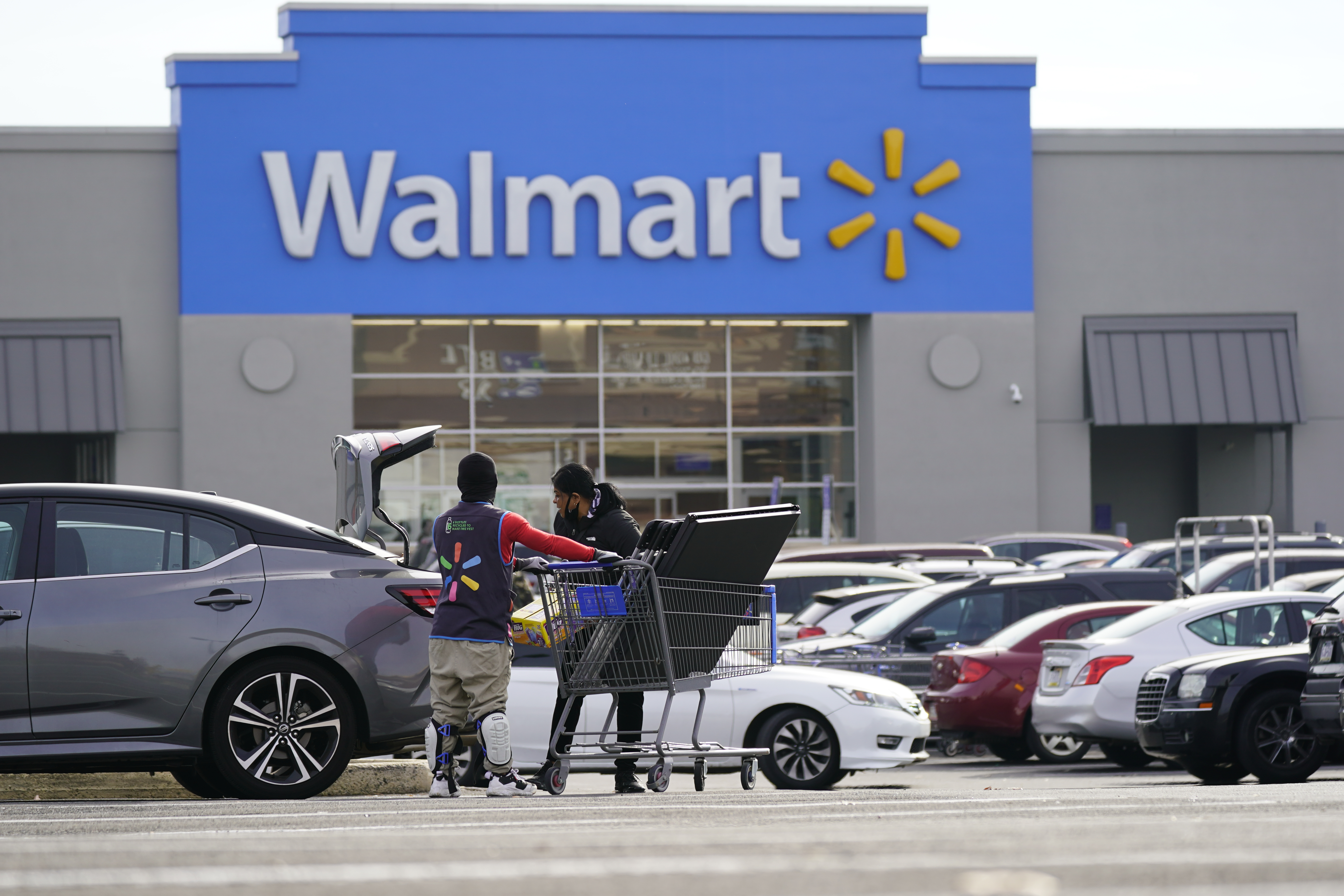 Walmart cuts outlook over inflation pains, sending shockwaves through ...
