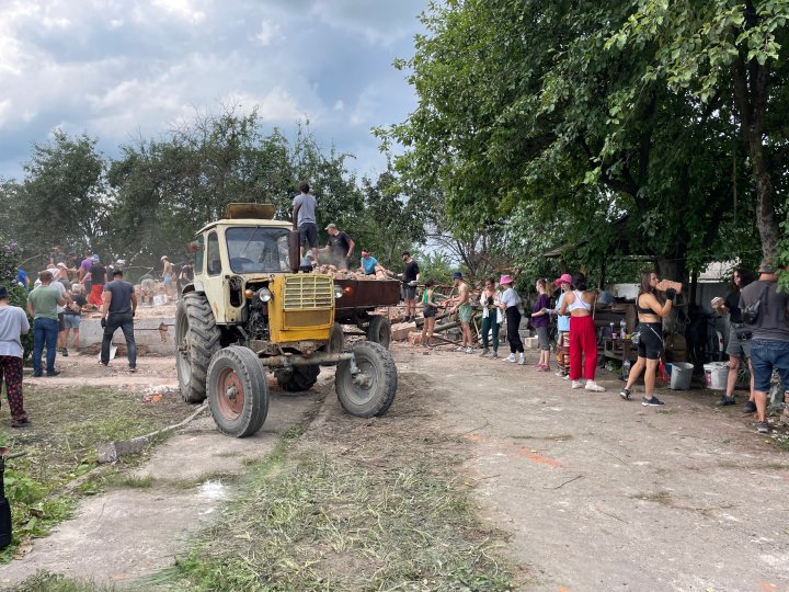 Resilient Ukrainians turn a village clean-up into a rave - National ...