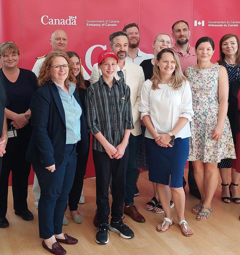 Barrie, Ont. teen returns from trip providing backpacks to Ukrainian ...