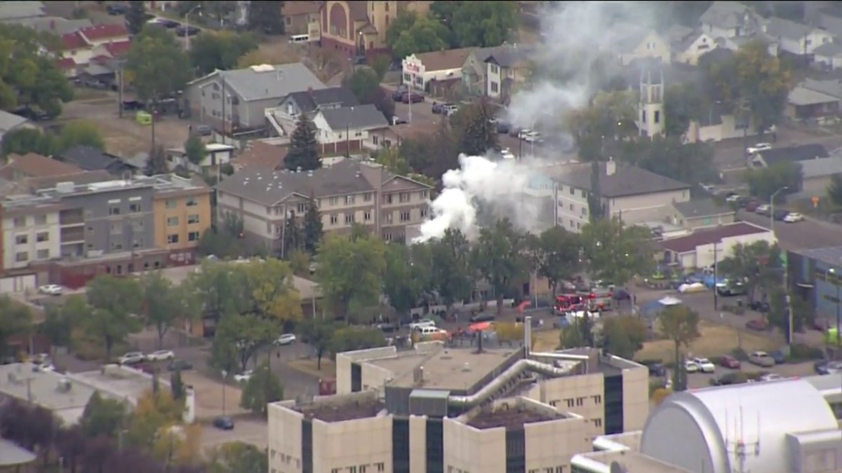 Firefighters battle blaze in central Edmonton - Edmonton | Globalnews.ca