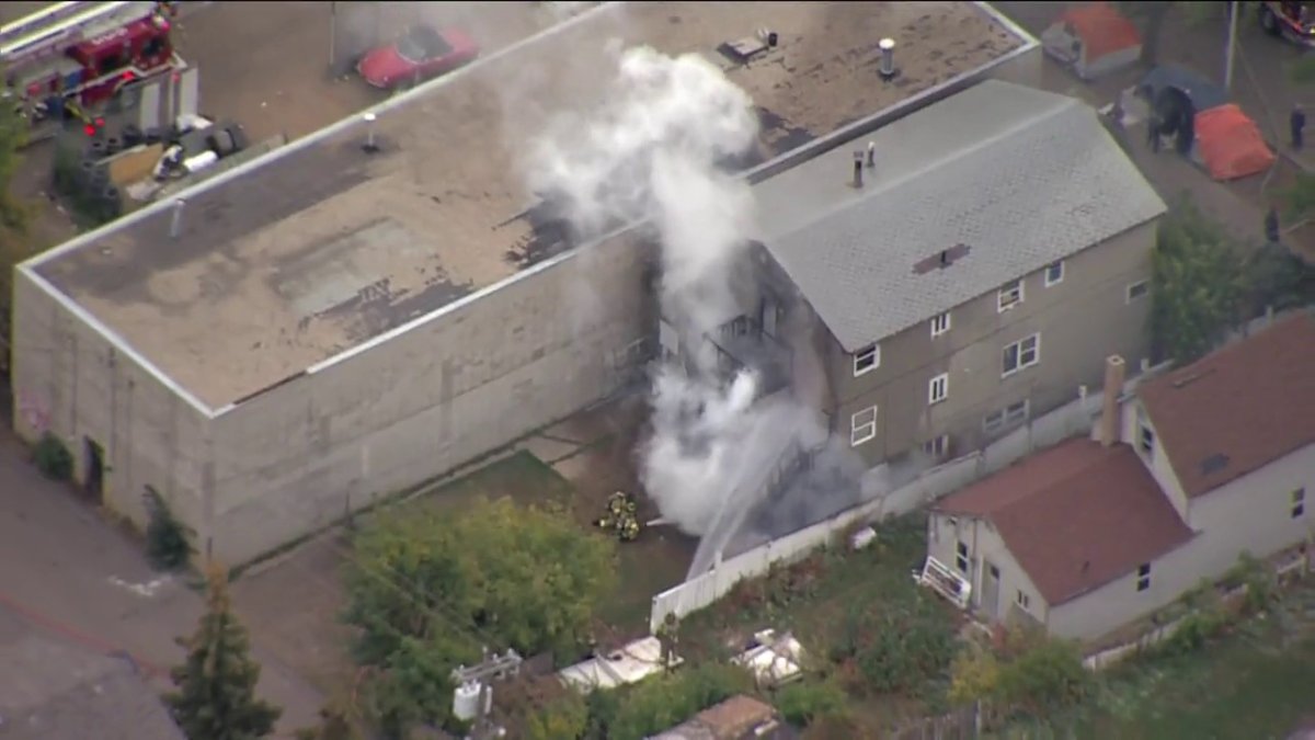 Firefighters battle blaze in central Edmonton - Edmonton | Globalnews.ca