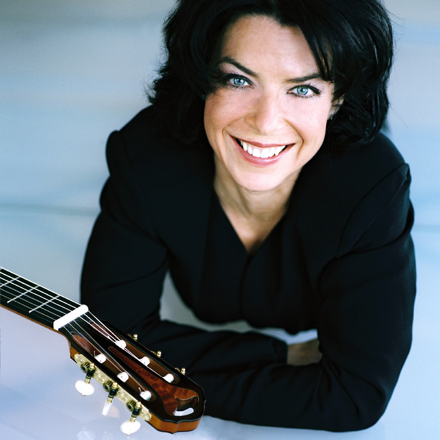 Victoria Guitar Society presents acclaimed classical guitarist DALE ...