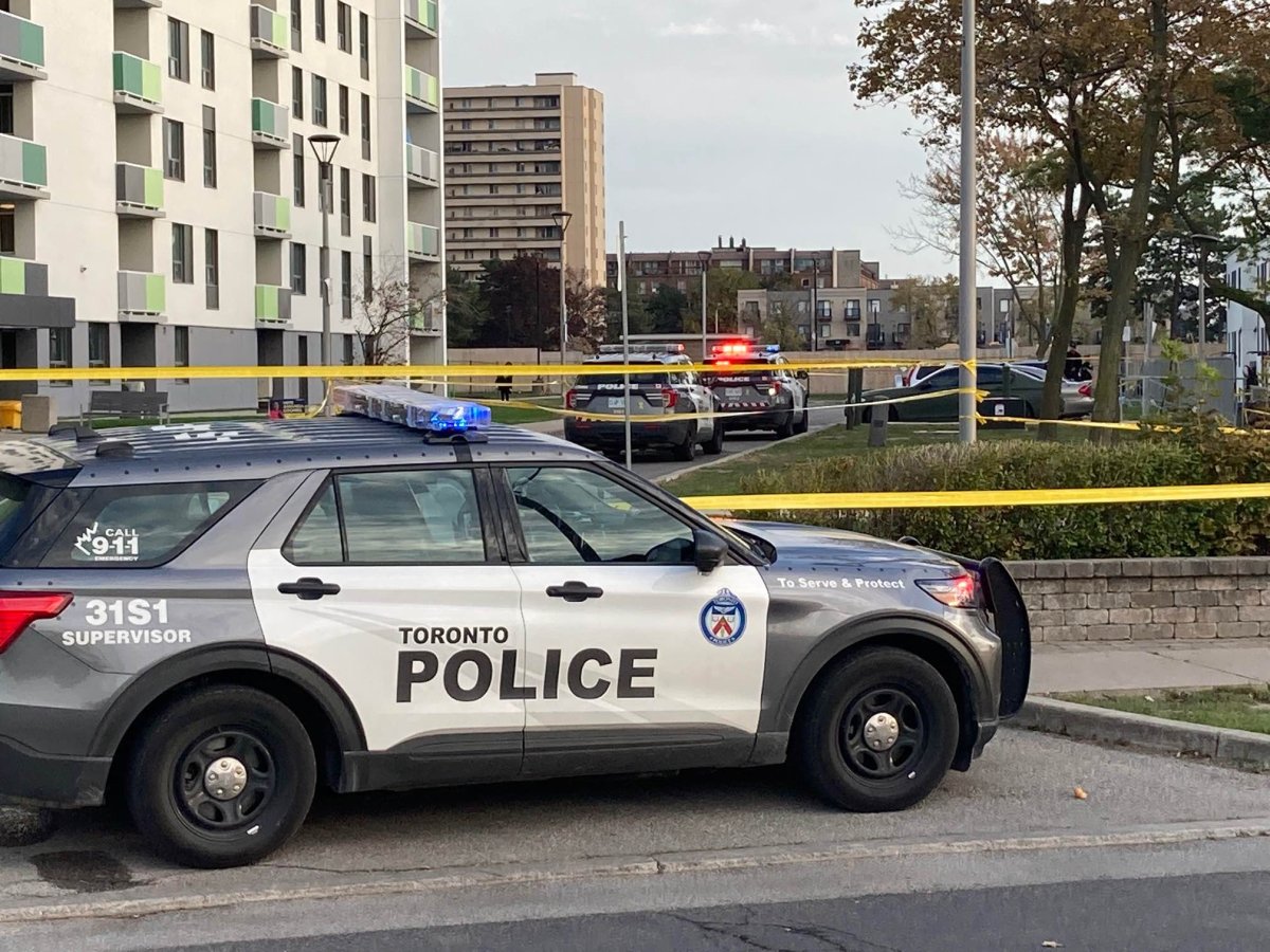 Man killed in daylight Toronto shooting that prompted lockdowns at ...