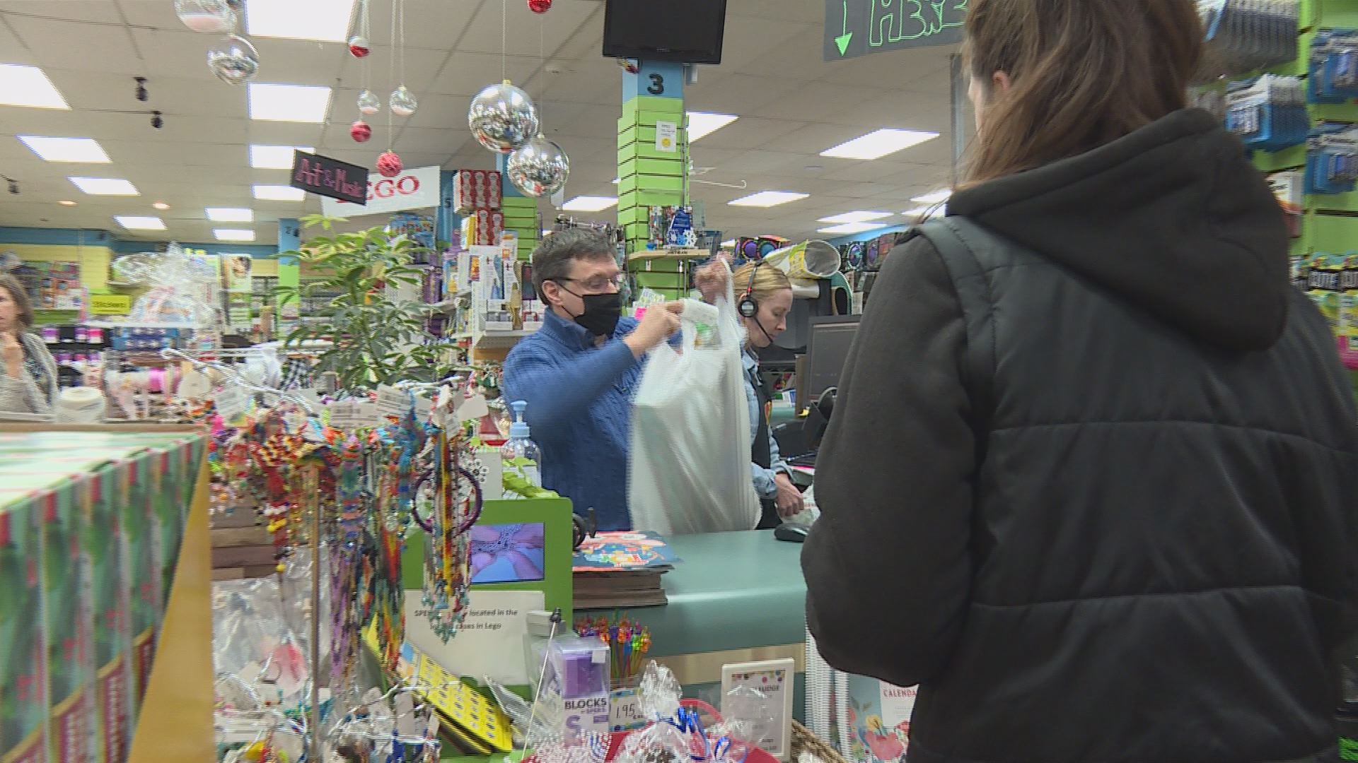 Okanagan retailers say inflation is making holiday shoppers more ...