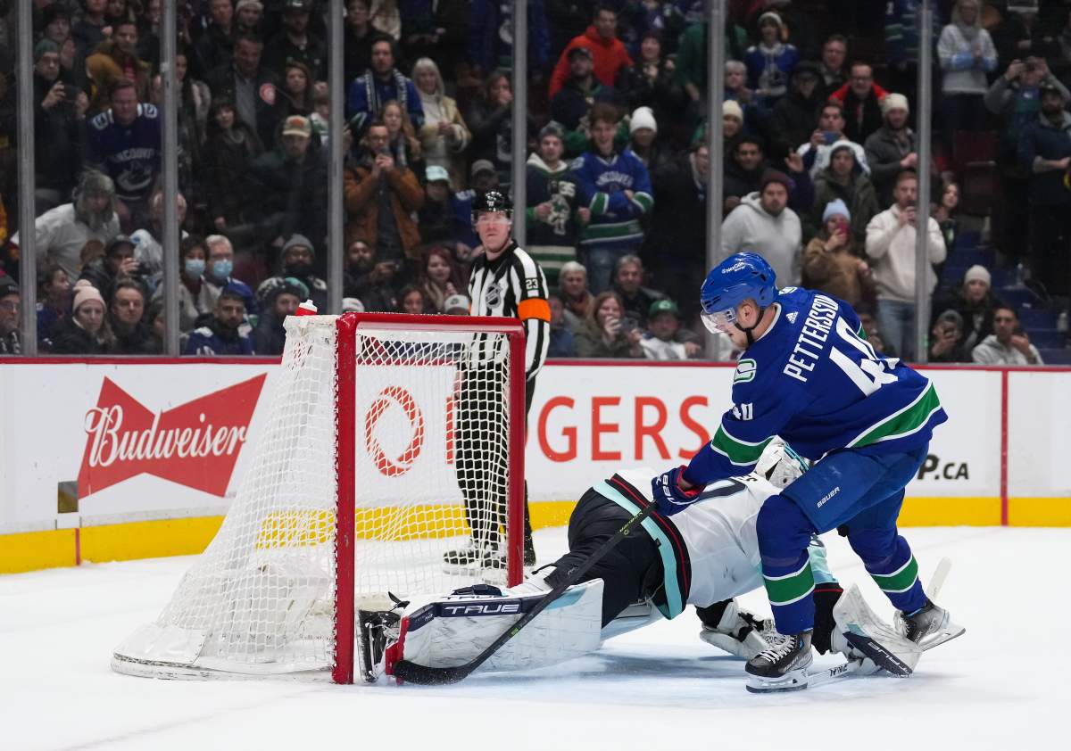 Pettersson nets shootout winner, tallies 5 points, as Canucks top Kraken 6-5 | Globalnews.ca