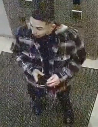 Police release images of 2 suspects after man assaulted in Toronto ...