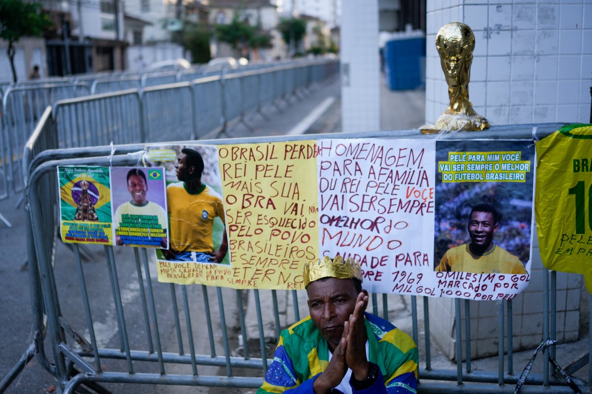 Pele funeral: Fans gather in Brazil to mourn soccer legend - National ...