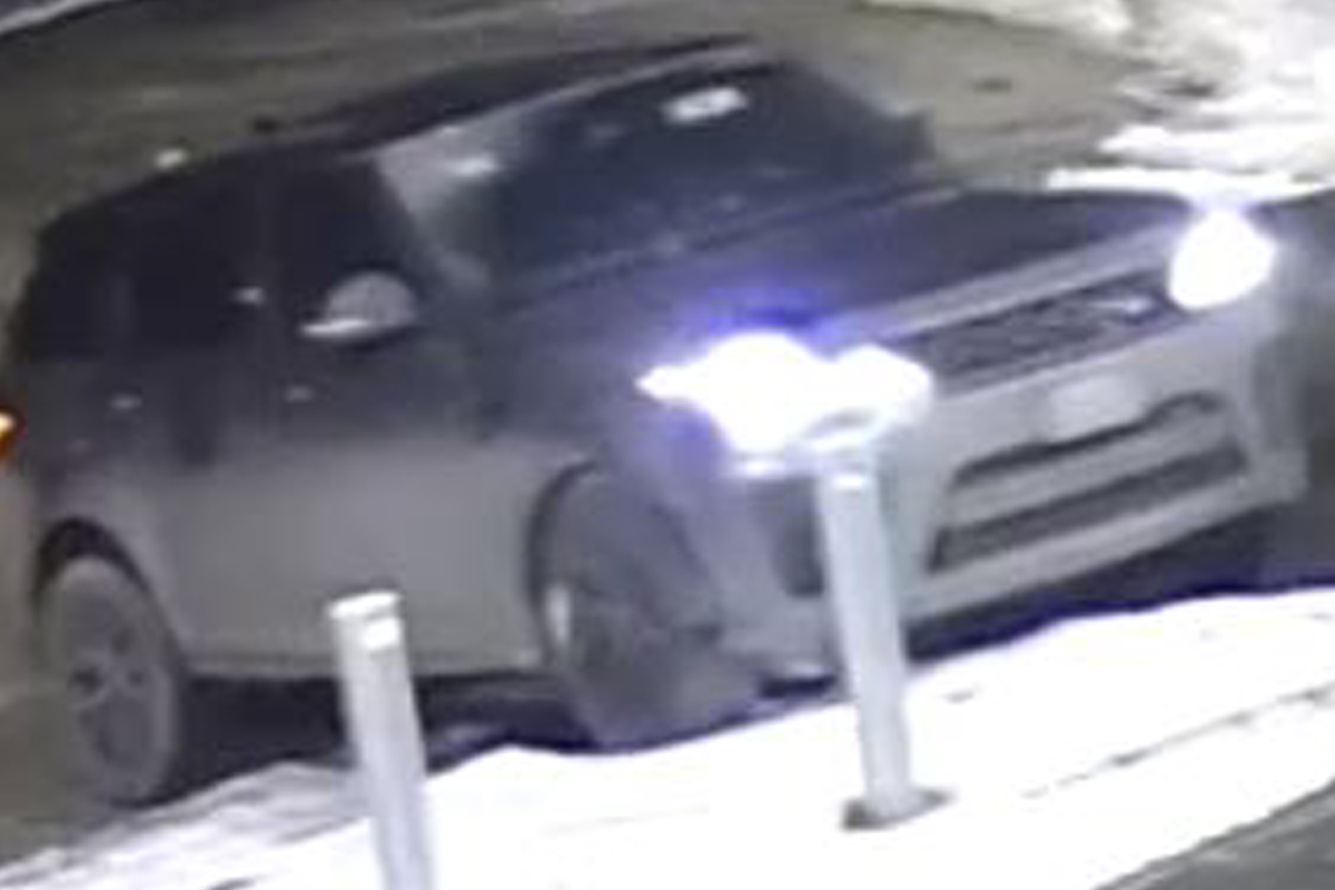 Thieves damage 4 Range Rovers during attempted theft in Waterloo ...