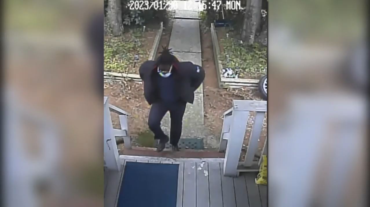 Investigators release video, images of Vancouver senior scam suspect ...