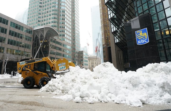 Toronto drivers urged to move vehicles from snow routes or face $200 ...