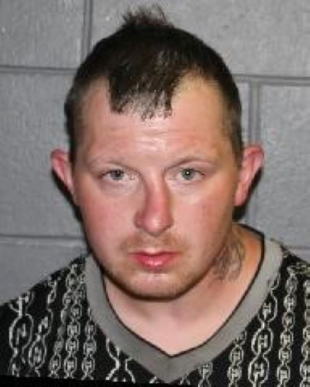 B.C. RCMP seek 2 men wanted on gun charges and other crimes | Globalnews.ca