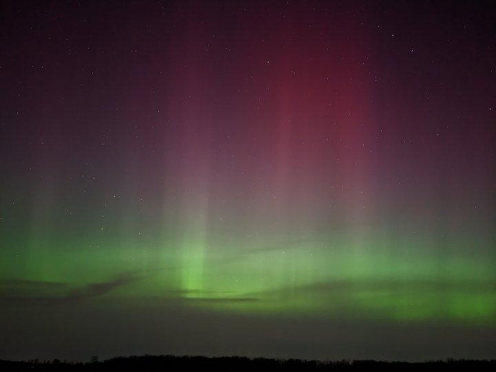 Rare display of northern lights dazzles London, Ont. on Thursday ...